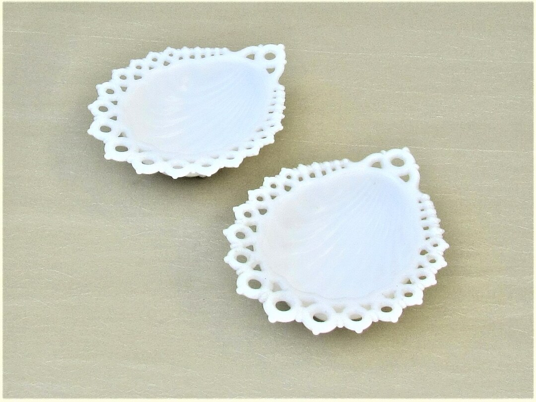 Pair of Milk Glass Shell Dishes With Lace Edge, Nut or Ring Dishes - Etsy
