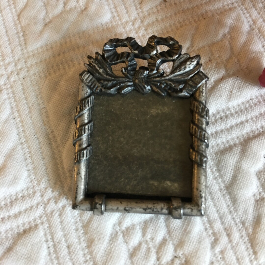 Vintage Miniature Picture Frame Brooch Pin. Pewter Look Frame With Bow ...