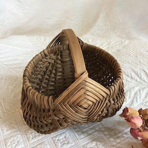 Vintage Kidney Shaped Basket With God's Eye Design on Sides of Wooden ...