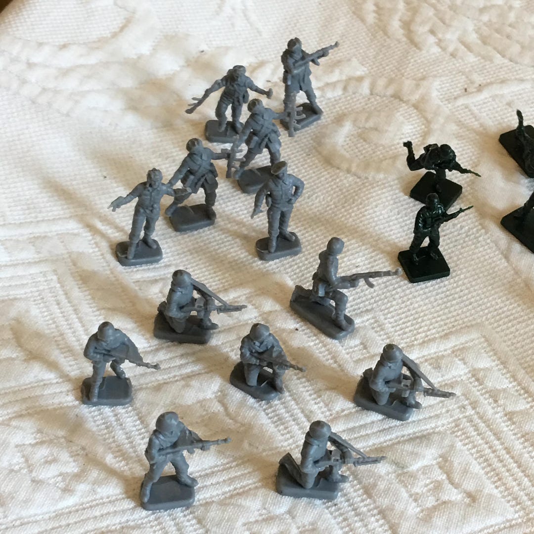 Vintage 32 Miniature Soldiers and Weapons. Mini Army Men, 14 Gray, 14 ...