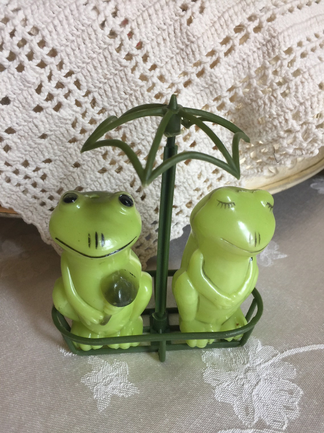 Vintage Plastic Honey Frogs Salt and Pepper Shakers. Boxed Set in ...