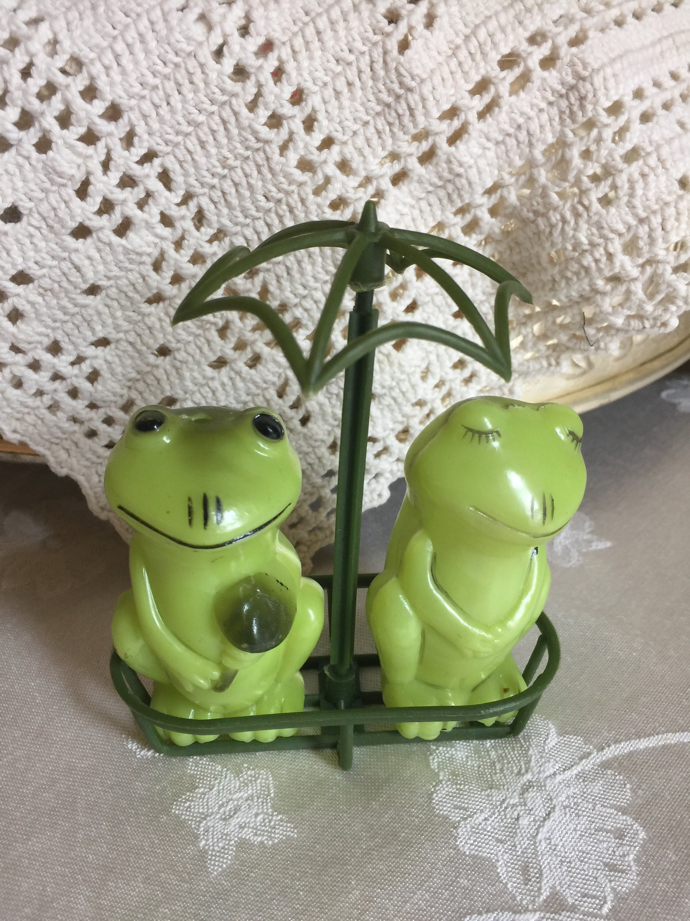 Vintage Plastic Honey Frogs Salt and Pepper Shakers. Boxed Set in ...