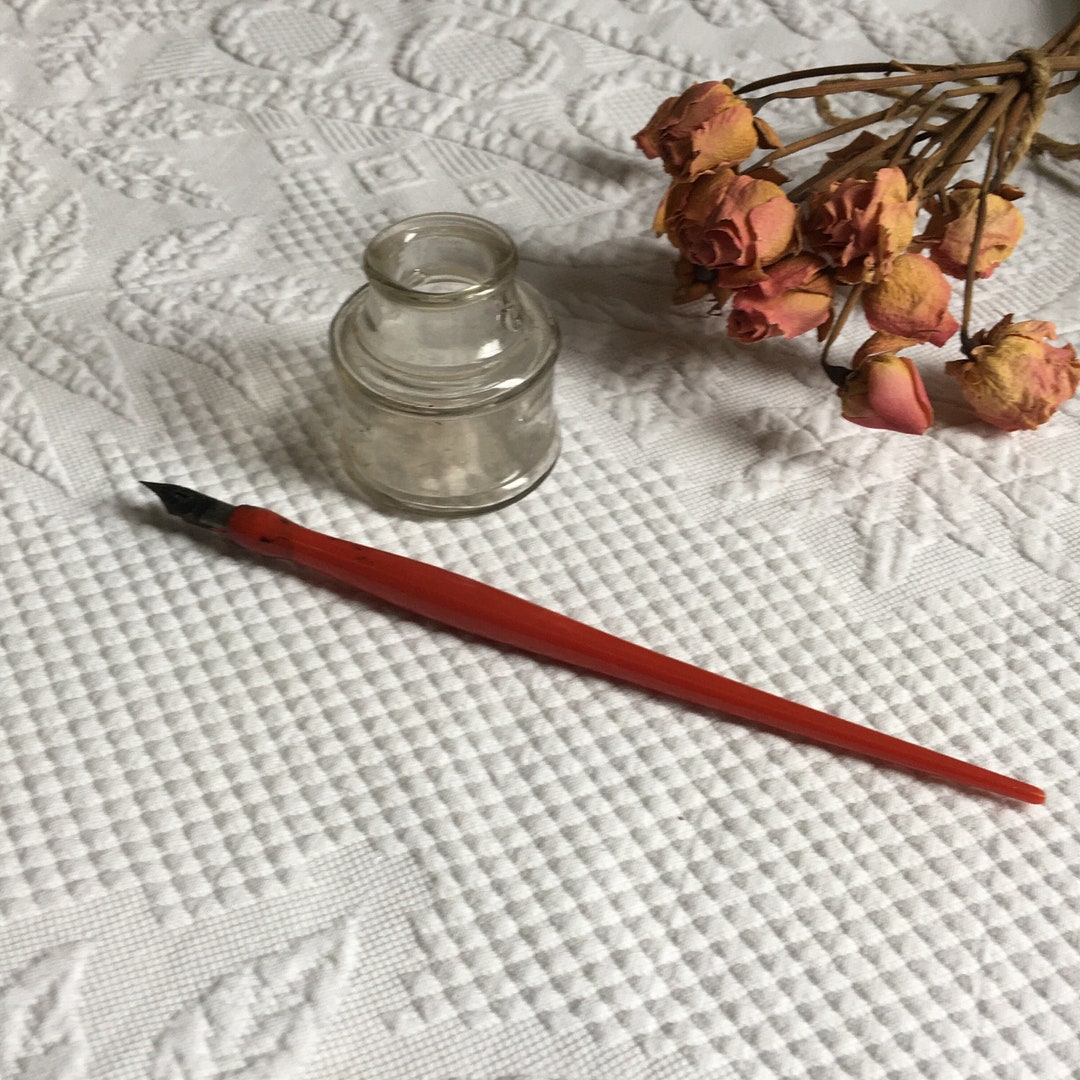 Vintage Round Inkwell and Red Plastic Dip Fountain Pen for Calligraphy ...