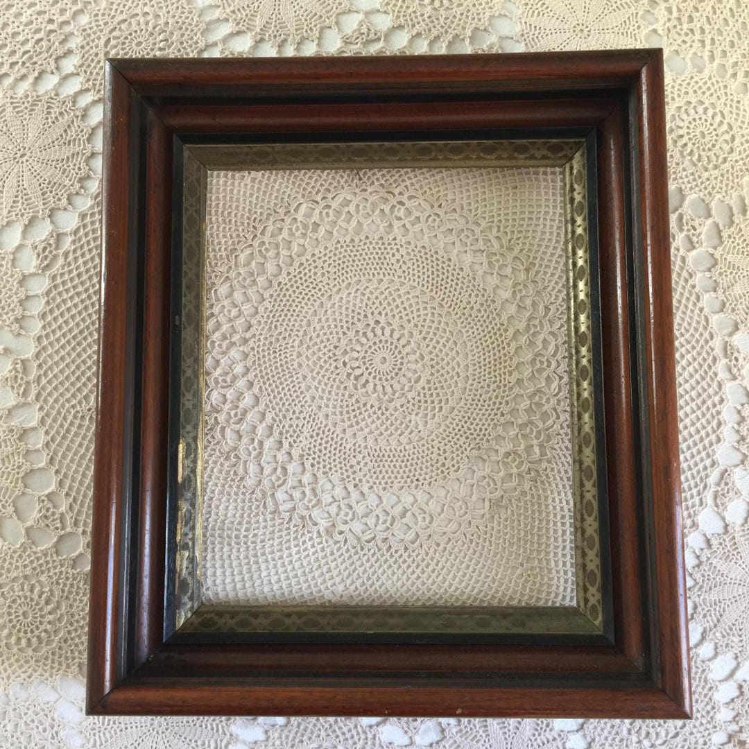 Antique Deep Frame Picture Frame. Texture Painted Gold Inside Frame of ...