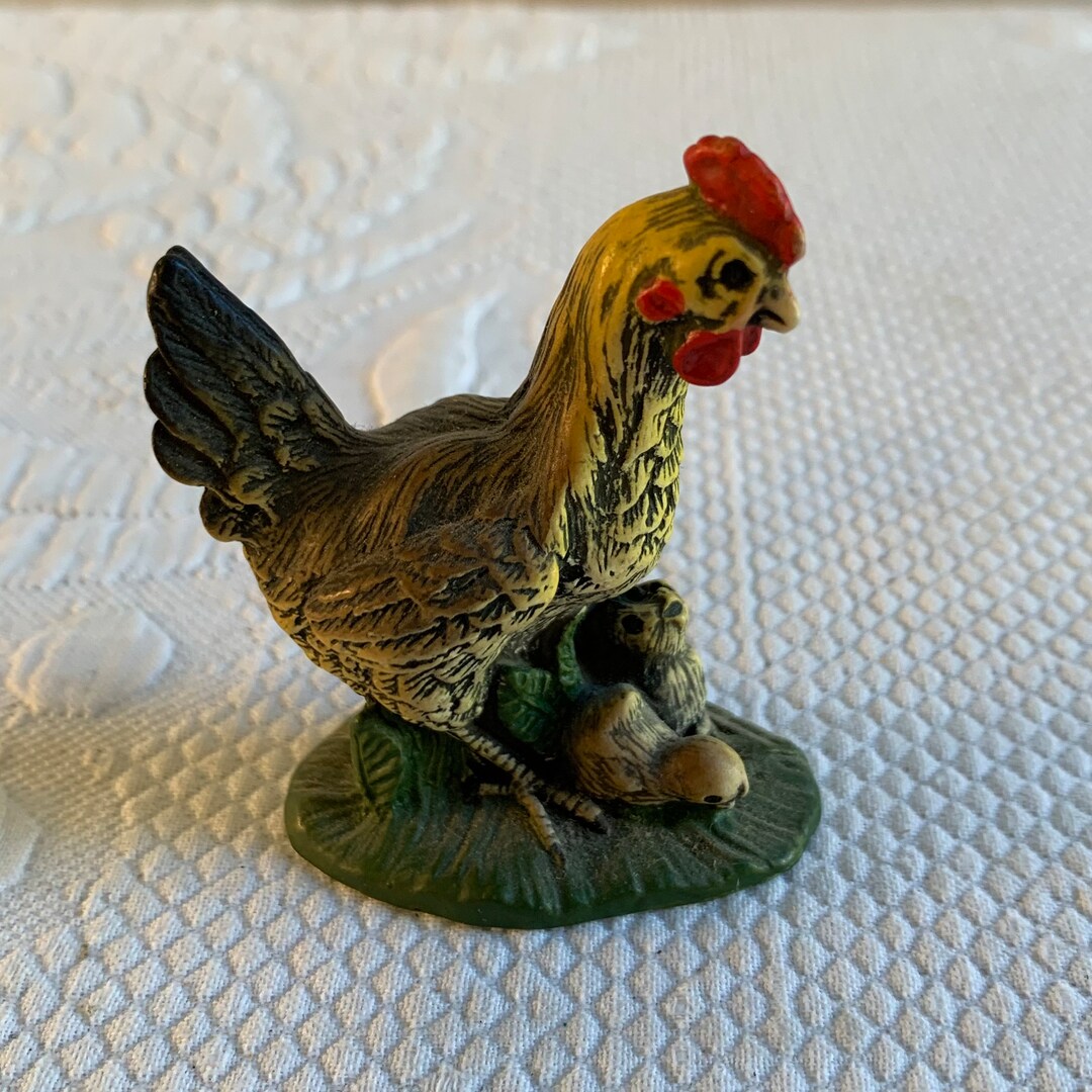 Vintage Hen and Chicks Figurine. Yellow Hen on Green Base With Two ...
