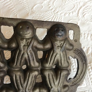 Vintage Cast Iron Gingerbread Man Pan. 6 Men or Boy Molds With Trousers ...