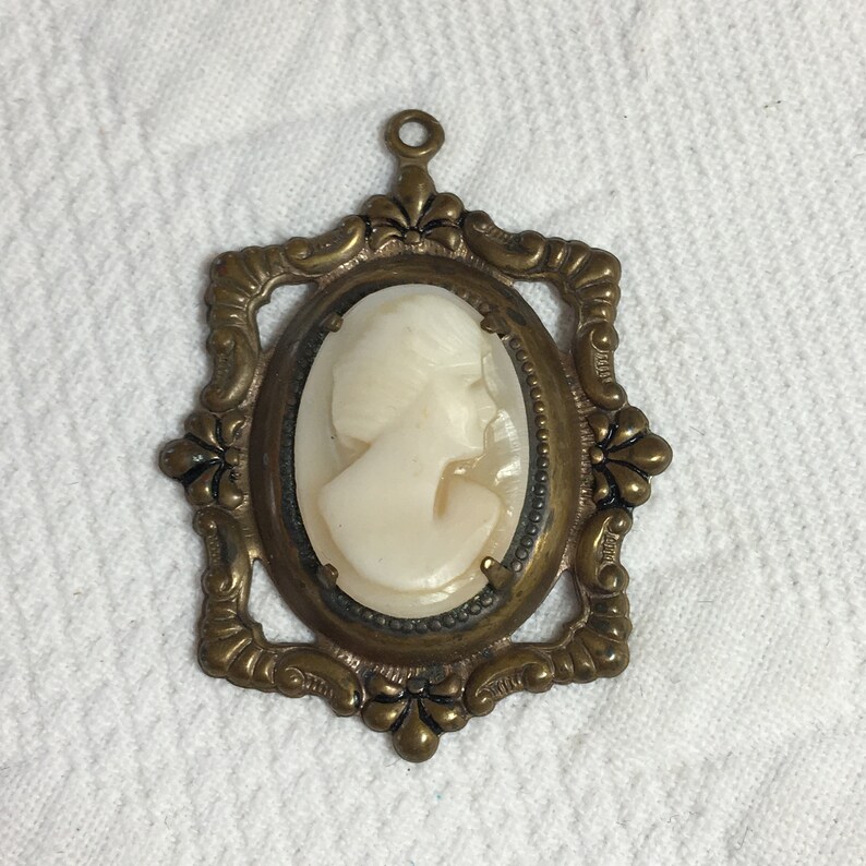 Antique Victorian Cameo Pendant. Carved Cameo in Gold Metal - Etsy