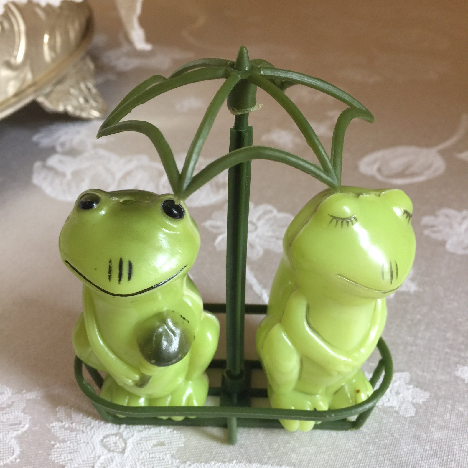 Vintage Plastic Honey Frogs Salt and Pepper Shakers. Boxed Set in ...
