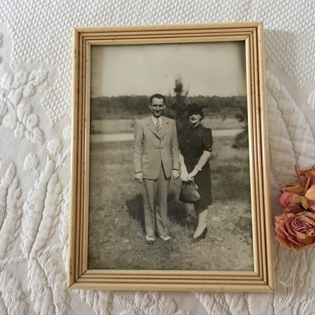 Vintage 1950s Picture in Wooden Frame. White Painted Picture Frame With ...
