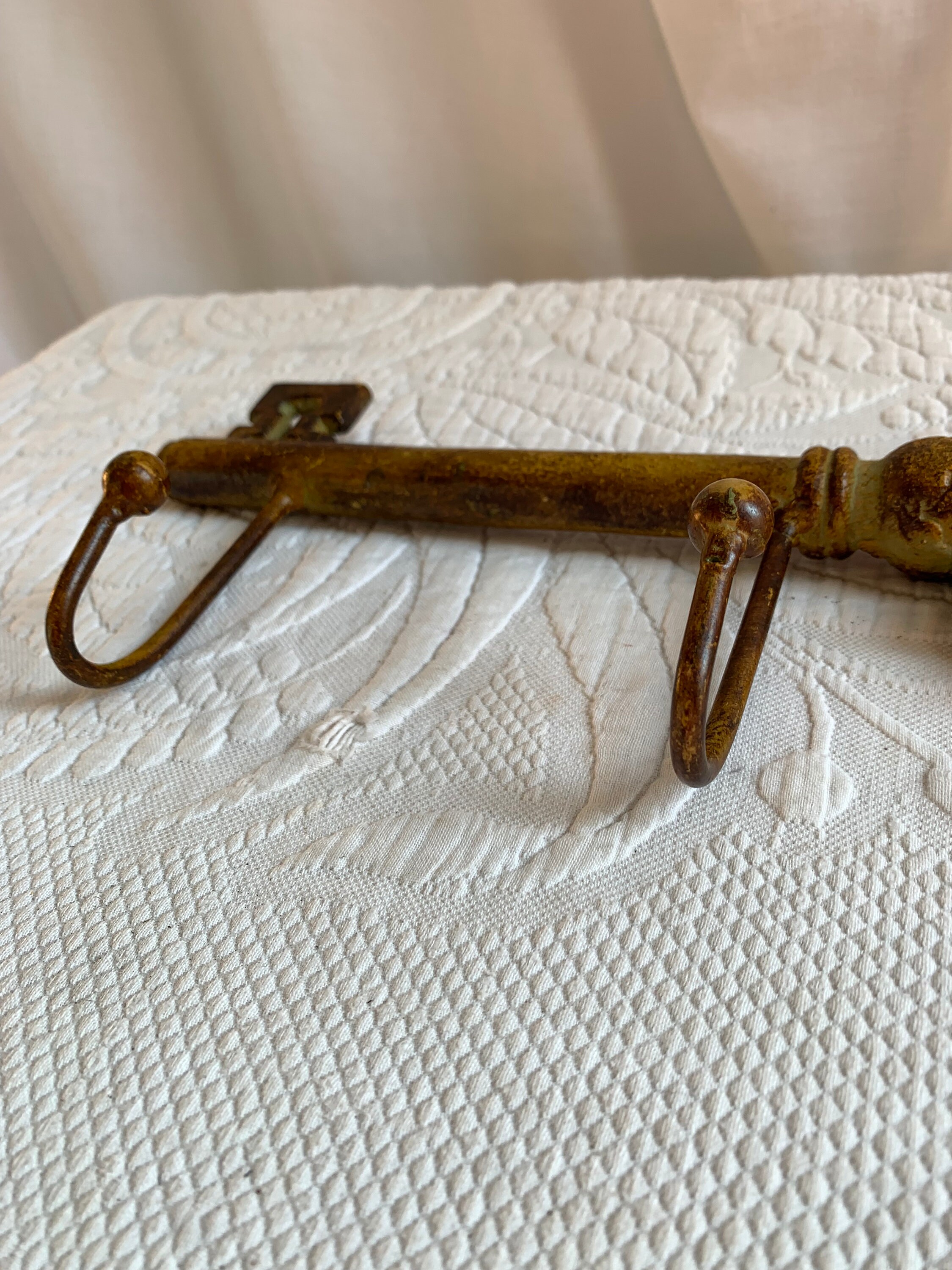 Vintage Large Key Wall Hooks for Multi-purpose. Gold Antiqued Painting ...