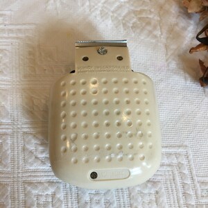 Vintage Schick Electric Razor From 1950s. Cream Color With Top Missing ...