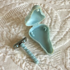 Vintage 1940s Kewtie Ladies Boudoir Razor by Lapin Products. Alligator ...