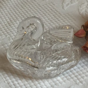 Vintage Pressed Glass Crystal Swan Dish With Lid. Beautiful Glass ...