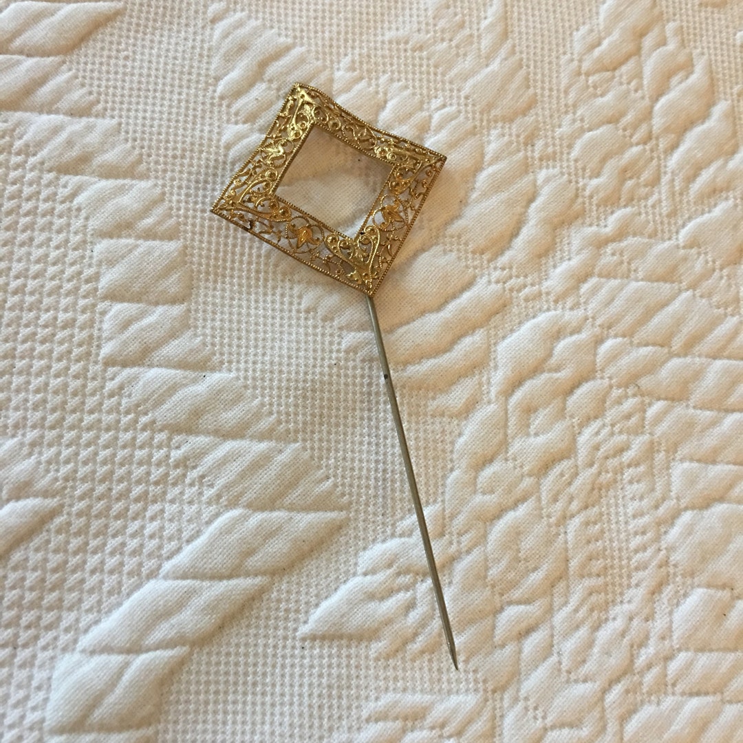 Vintage Openwork Gold Hat Pin. Swirls, Vines and Fleur De Lis Designs ...