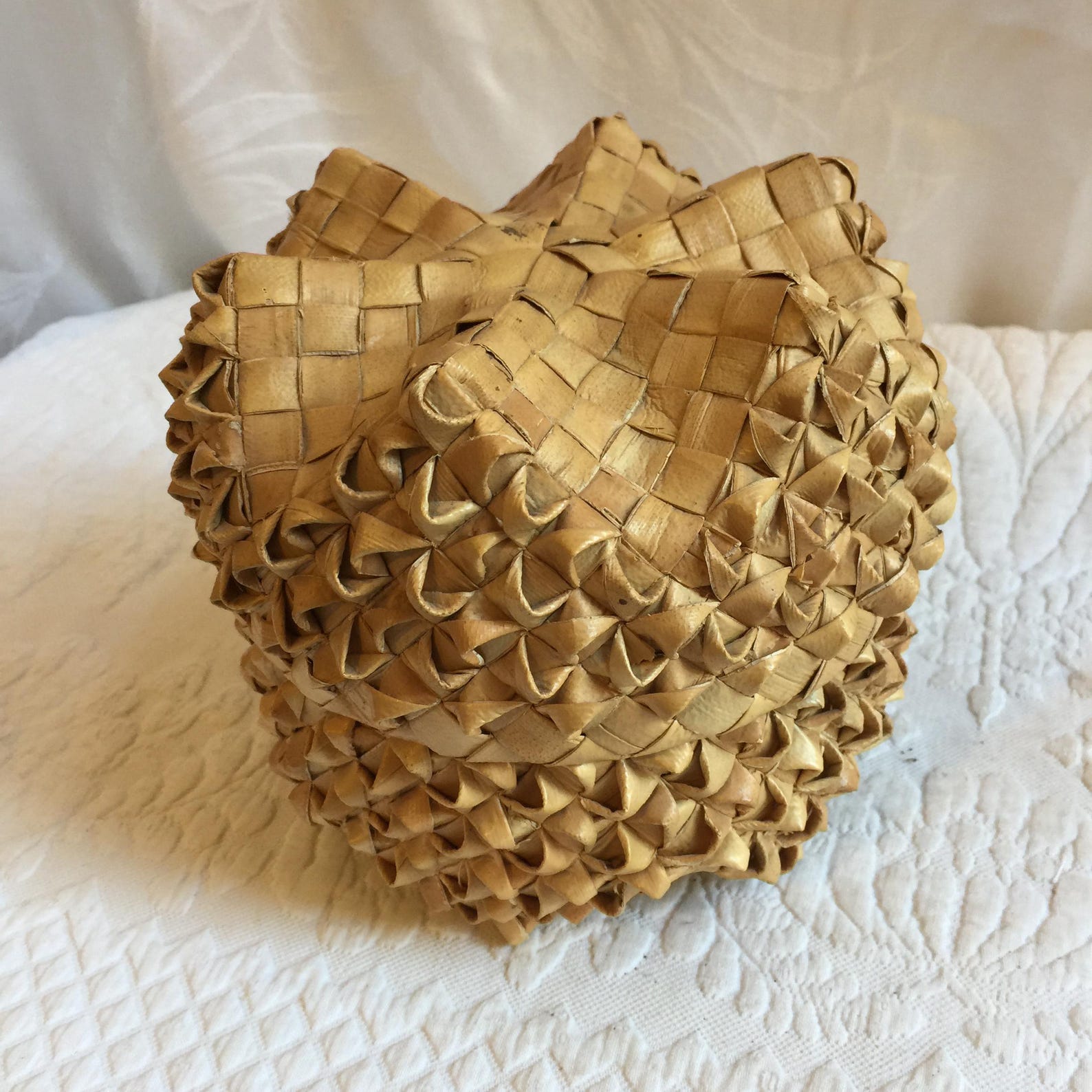 Vintage Woven Basket Box With Lid. Six Pointed Feet With 6 Pointed Tips ...