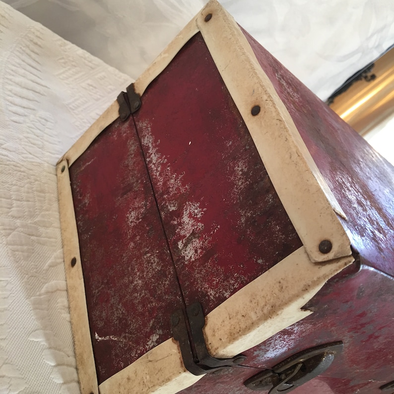 Vintage Doll Wardrobe Trunk. Red and White Metal Doll Trunk - Etsy