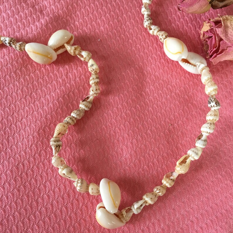 Vintage Shell Necklace. Strand of Cone Shaped Shells With Double White ...