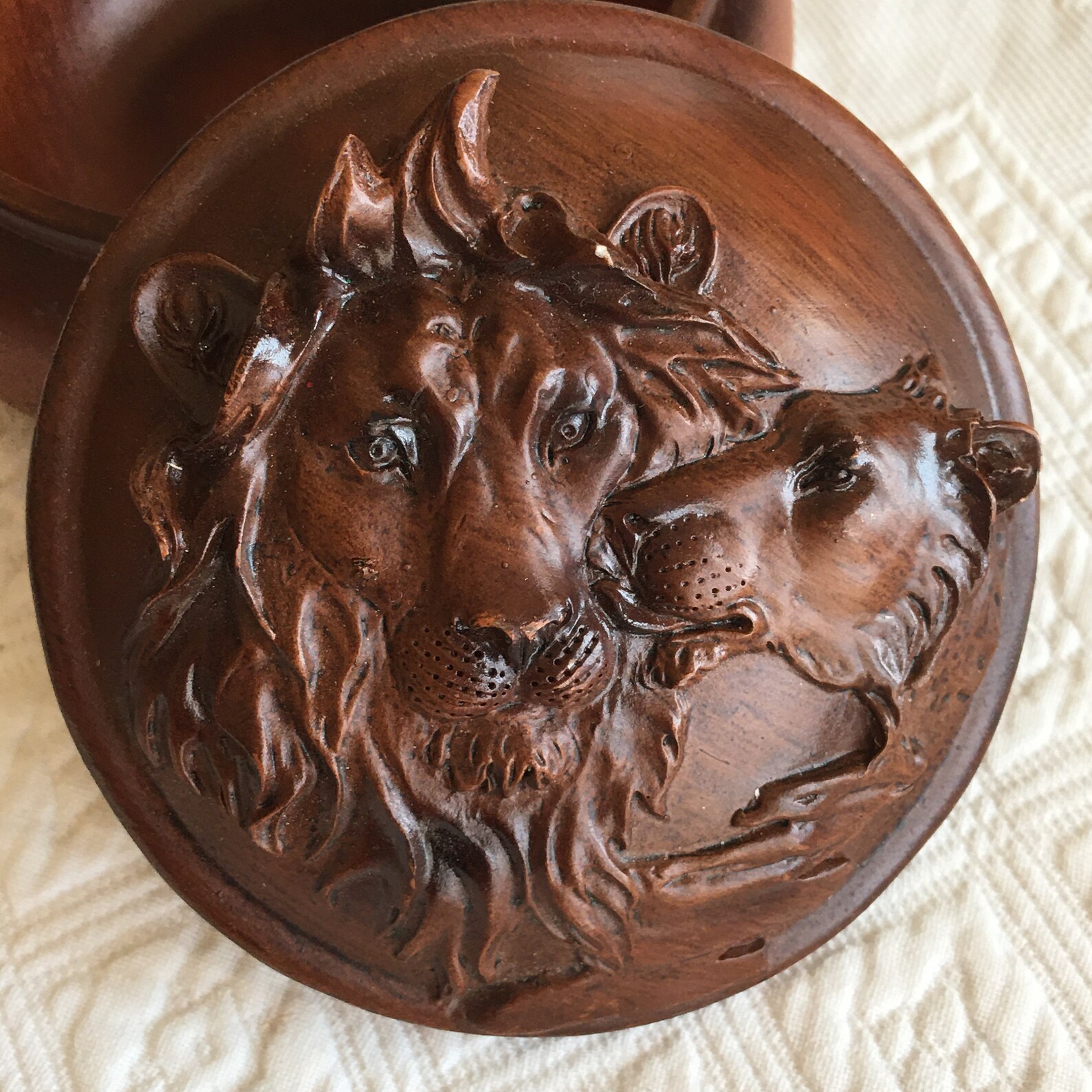 Vintage Lion Dresser Box. Round Faux Wood Box With 3D Lion - Etsy