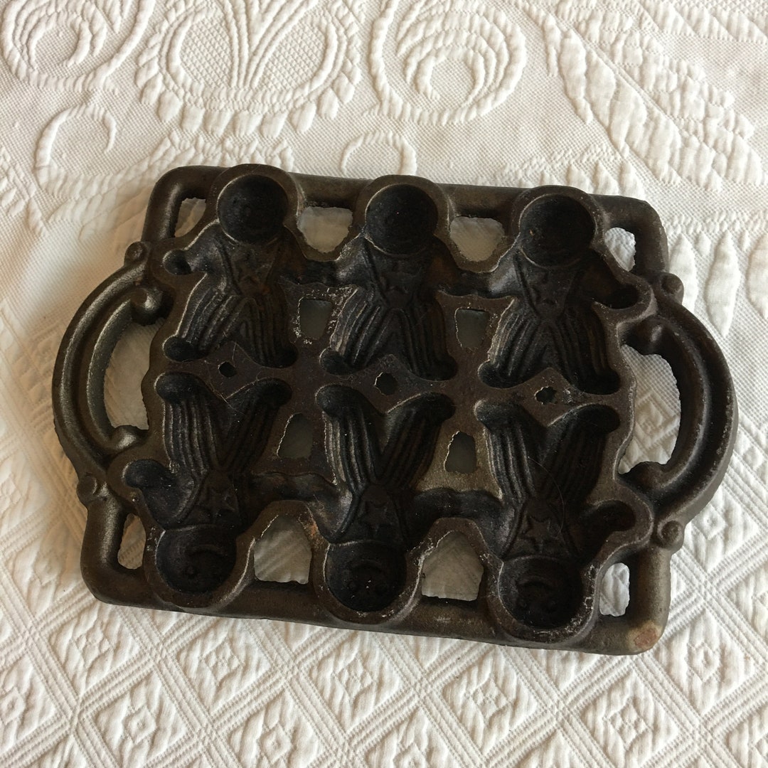 Vintage Cast Iron Gingerbread Man Pan. 6 Men or Boy Molds With Trousers ...