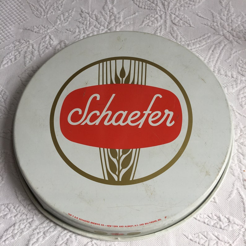 Vintage Beer Company Round Tray. Schlitz Brewing Co. in Brown and ...