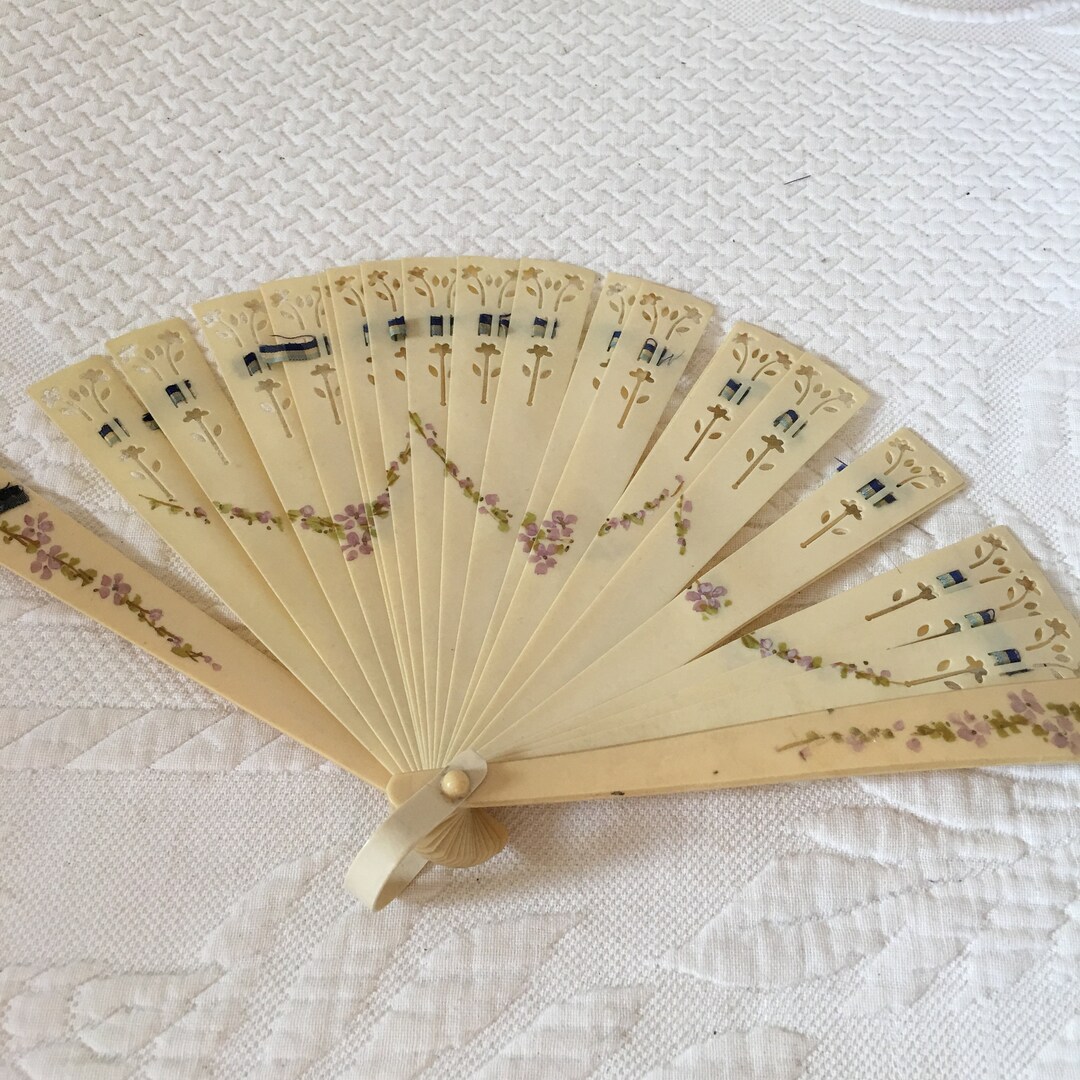 Vintage Celluloid Plastic Openwork Fan With Delicate Feminine Lavender ...
