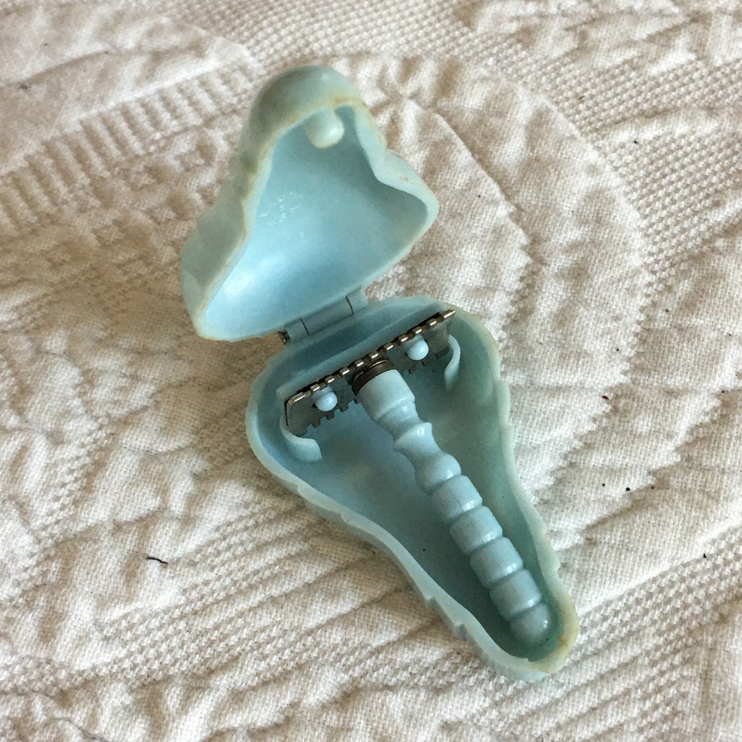 Vintage 1940s Kewtie Ladies Boudoir Razor by Lapin Products. Alligator ...