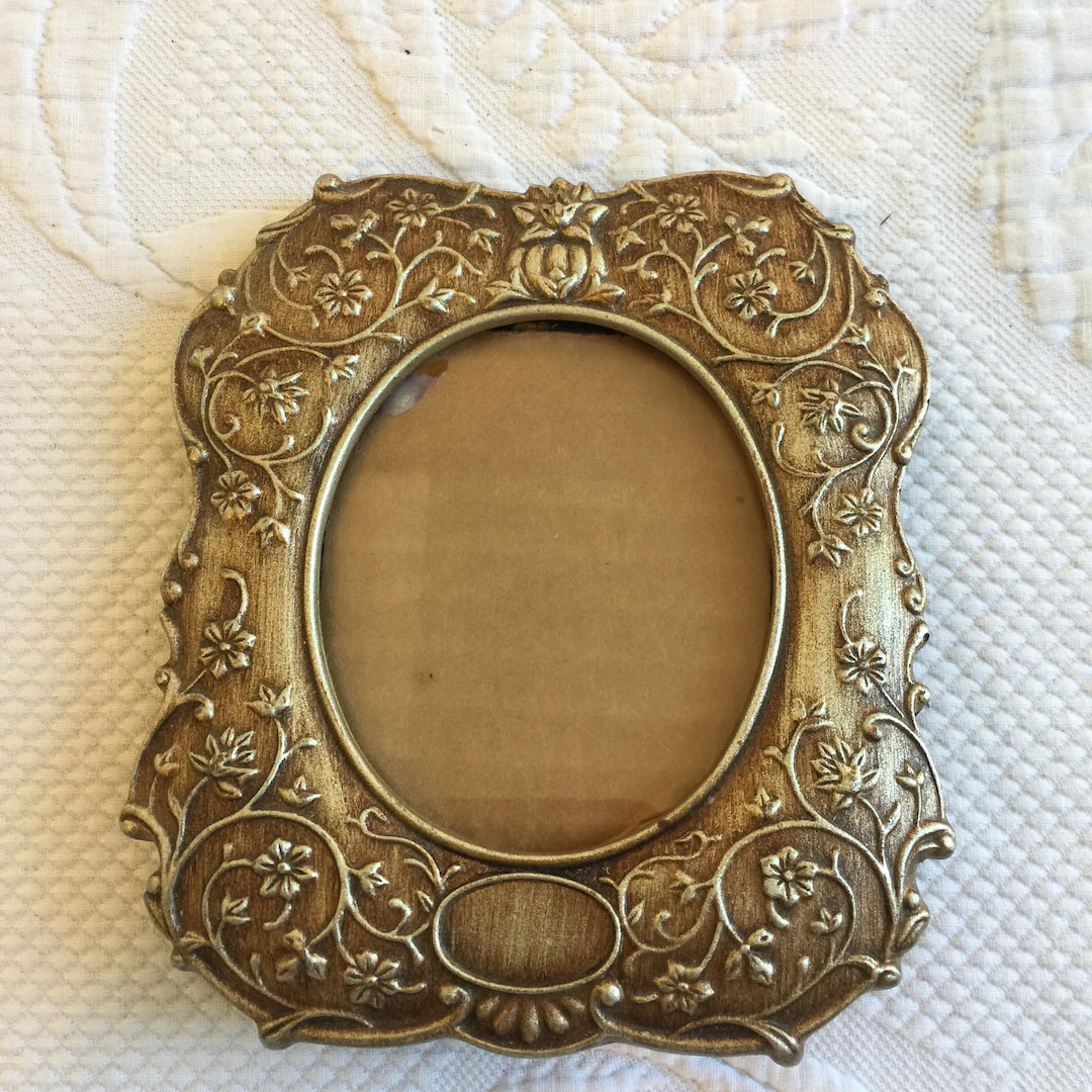 Vintage 1982 Victorian Style Floral Frame W/ a Wash of Gold. Flowers ...