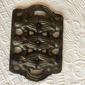 Vintage Cast Iron Gingerbread Man Pan. 6 Men or Boy Molds With Trousers ...