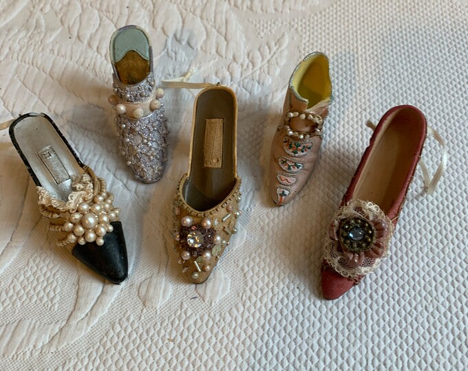Vintage Shoe Ornament Figurines. 5 Miniature Fancy Shoes to Display ...