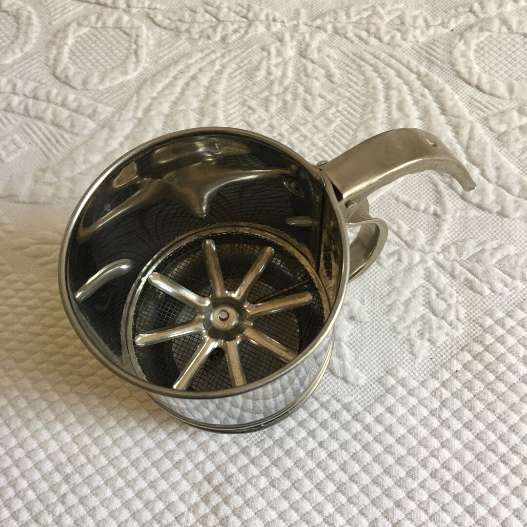 Vintage Hand Flour Sifter. Hold Handle and Pull Fingers to Easily Sift ...