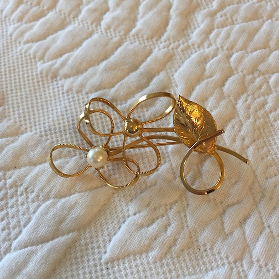 Vintage Bright Gold Textured Wire Flowers and Leaf Pi… - Gem