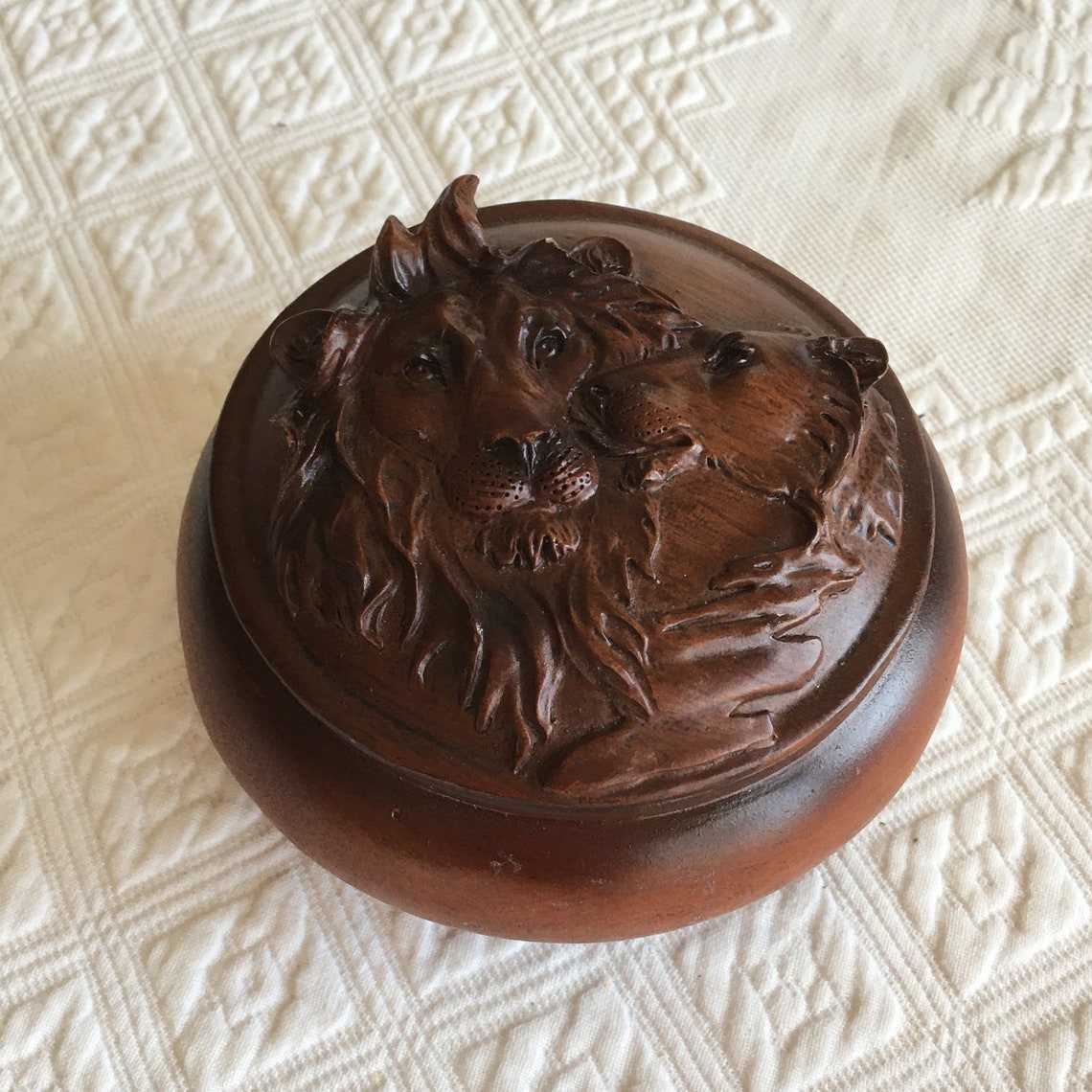 Vintage Lion Dresser Box. Round Faux Wood Box With 3D Lion - Etsy