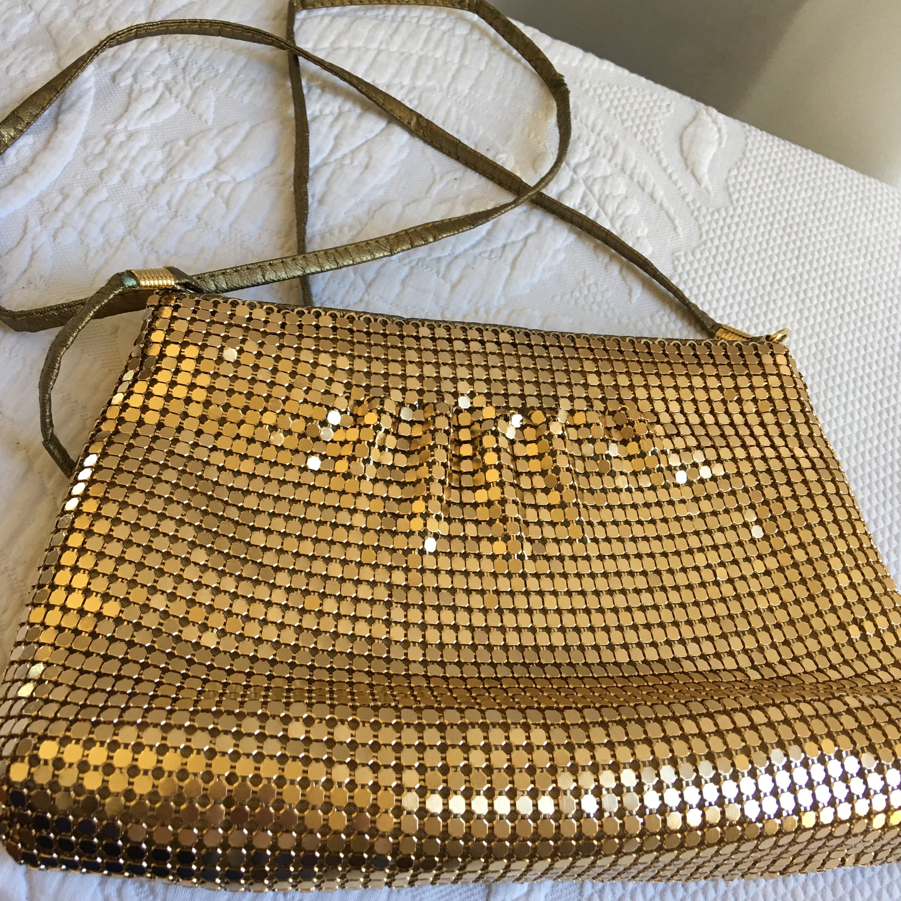 Vintage Gold Mesh Gathered Purse With Gold Vinyl Shoulder Strap. Zipper ...