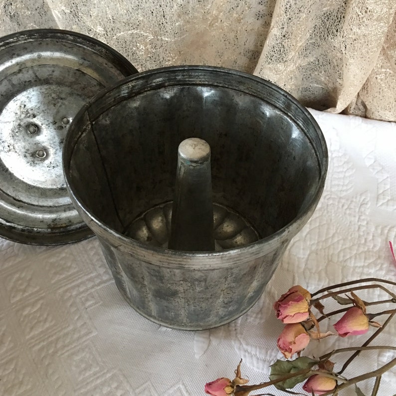 Antique Tin Mold With Lid Latches and Handle. Beautiful - Etsy