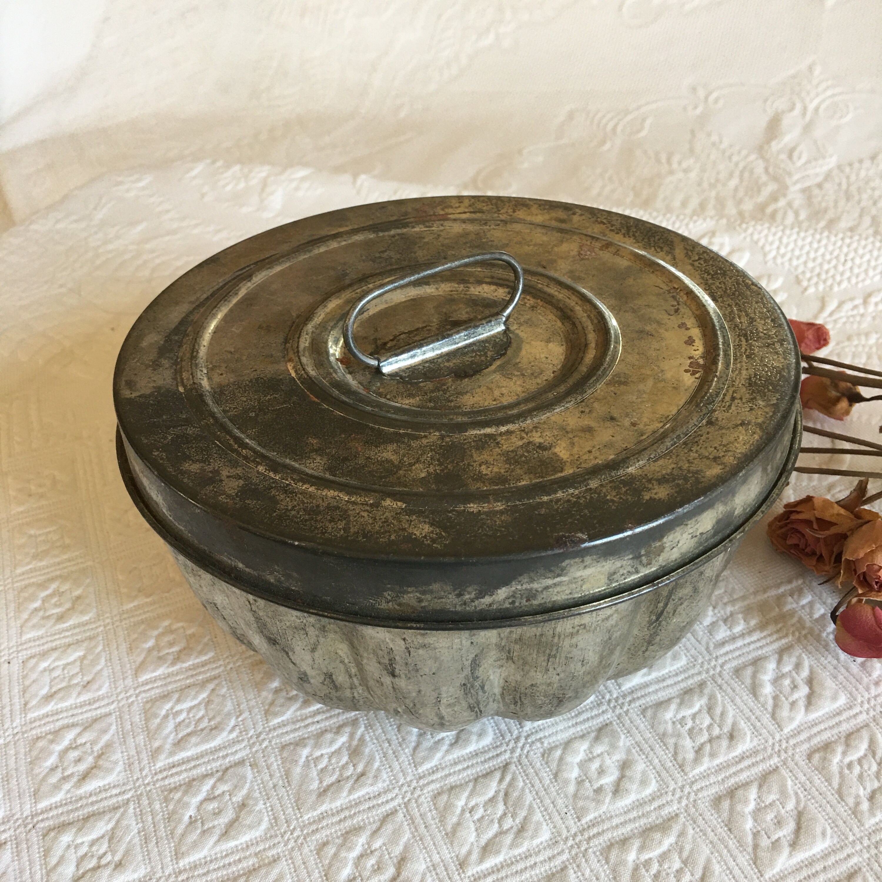 Antique Tin Mold With Lid and Handle. Jello Style Fluted Round Mold ...