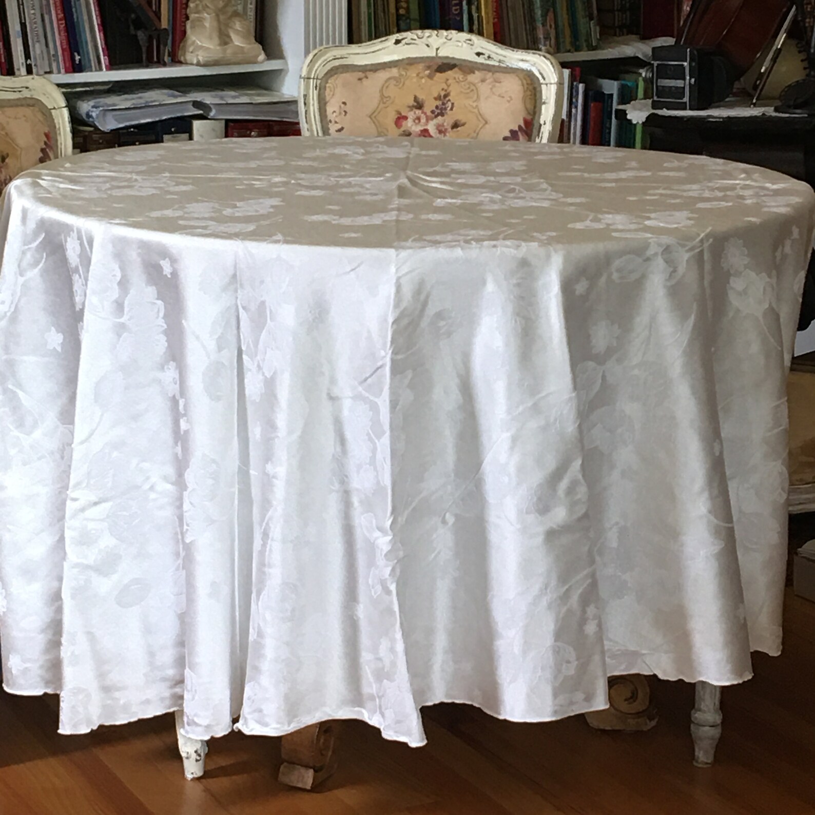 Vintage Creamy White Damask Round or Rectangle Tablecloth W/ Tulips ...