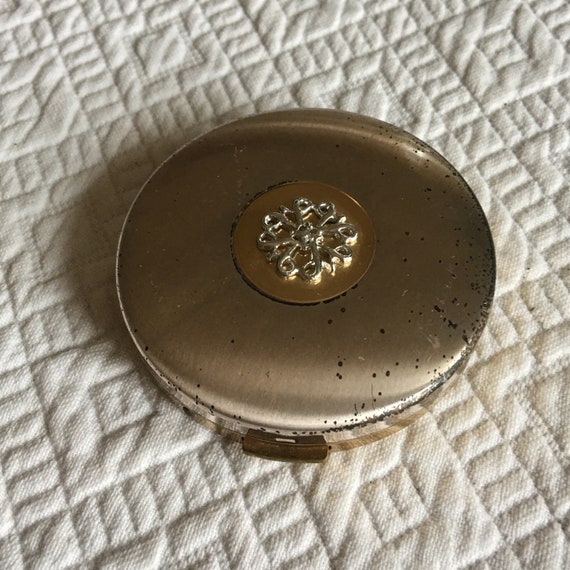 Vintage Avon Face Powder Compact. Almost Full with Po… - Gem