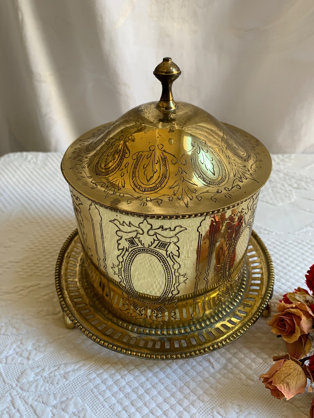 Antique Brass Etched Round Tea Caddy With Lid and Lion Footed Base ...