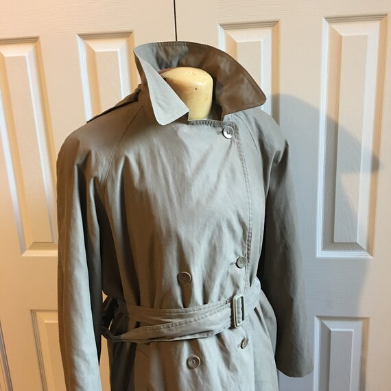 Vintage London Fog Limited Edition Tan Raincoat. Size… - Gem