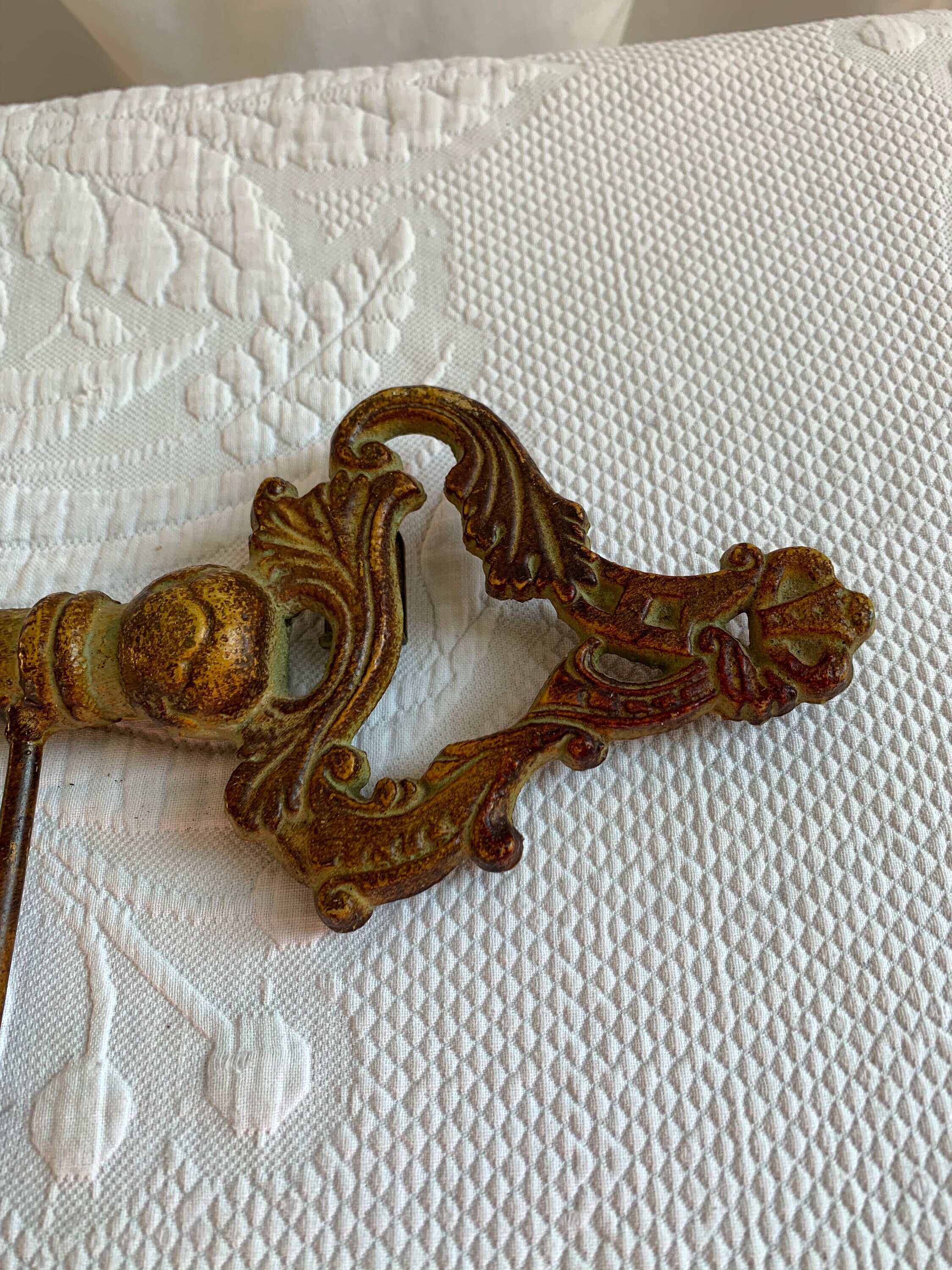 Vintage Large Key Wall Hooks for Multi-purpose. Gold Antiqued Painting ...