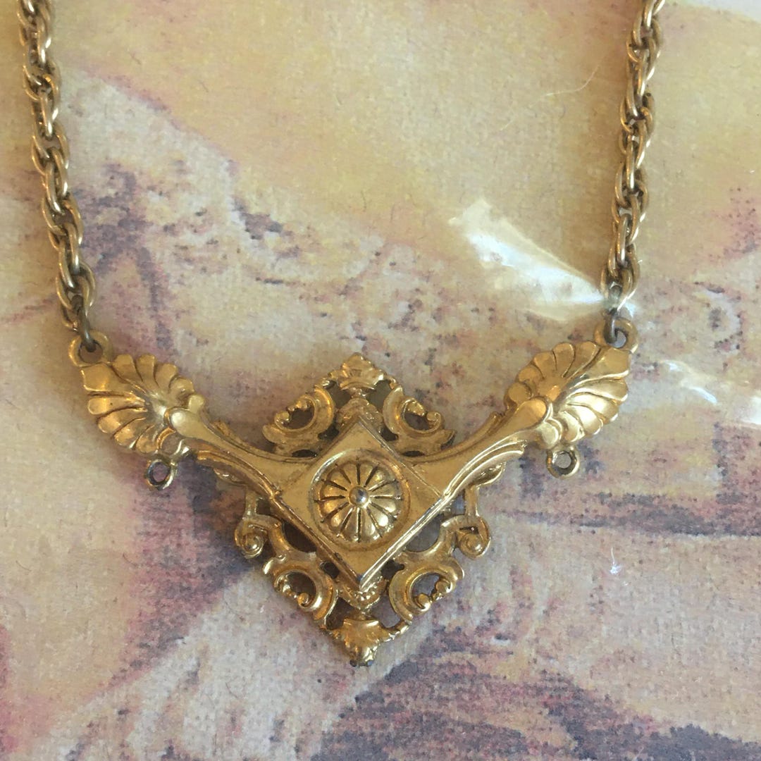 Vintage ART Gold Tone Twist Link Chain and Center Pendent With Princess ...