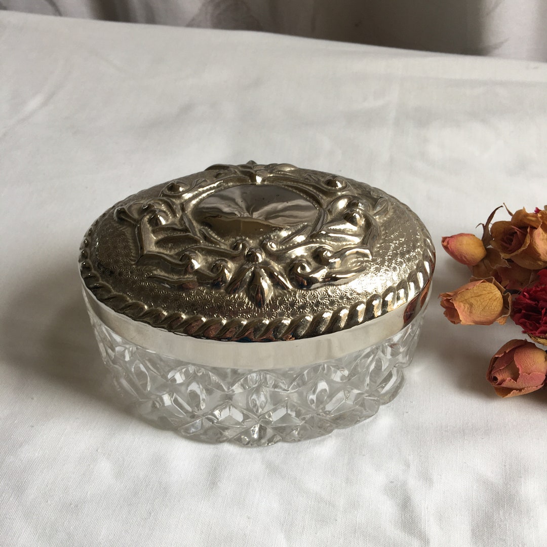 Vintage Silver Plate Embossed Designs and Rope Border. Oval 24% Lead ...