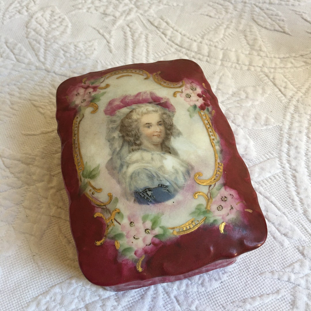 Vintage Lady Porcelain Dresser Box. Hand Painted Gold Swirling Frame ...