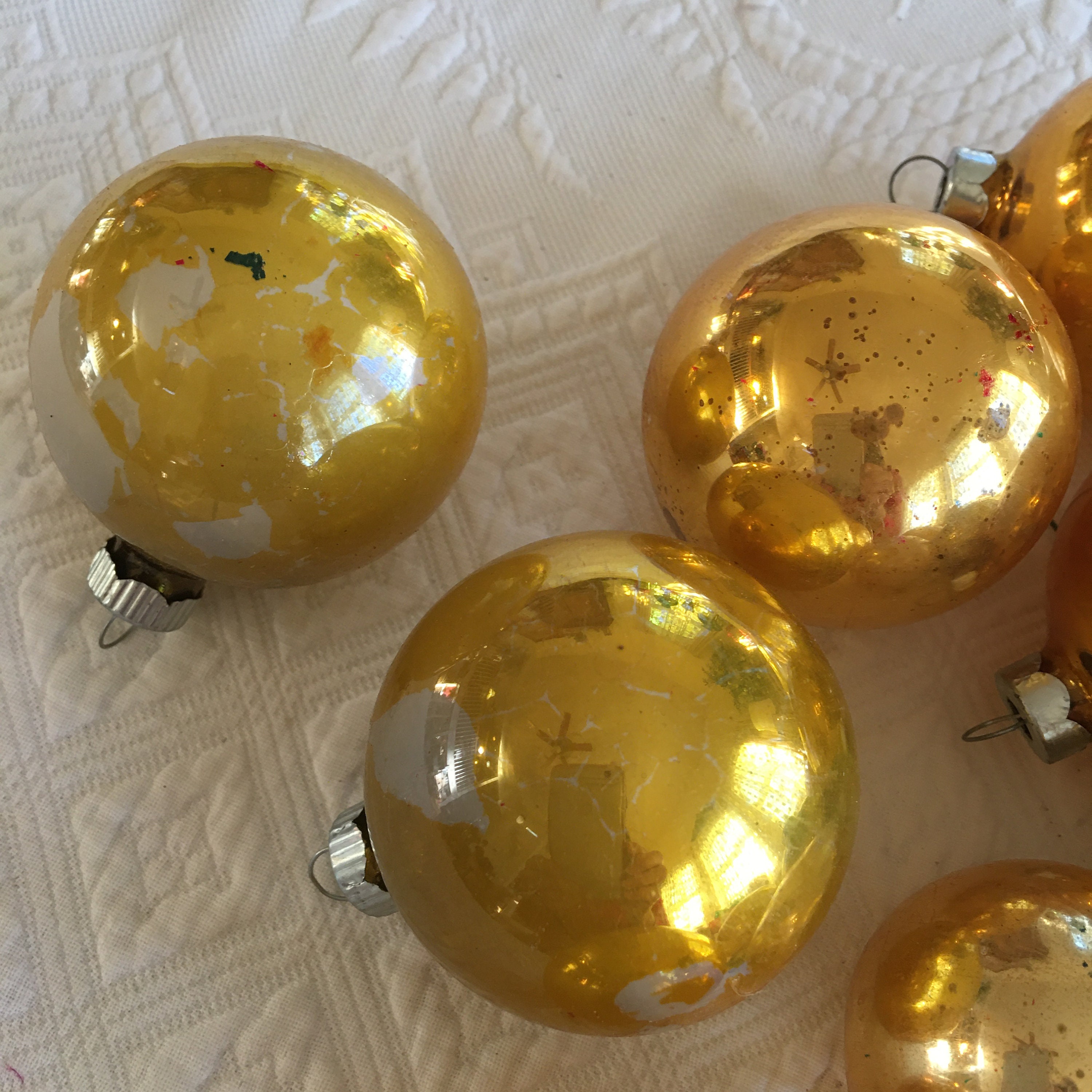 Vintage 1950s 13 Shiny Gold Balls. 5 Shiny Brite 2 1/8" Balls, 2 Made ...
