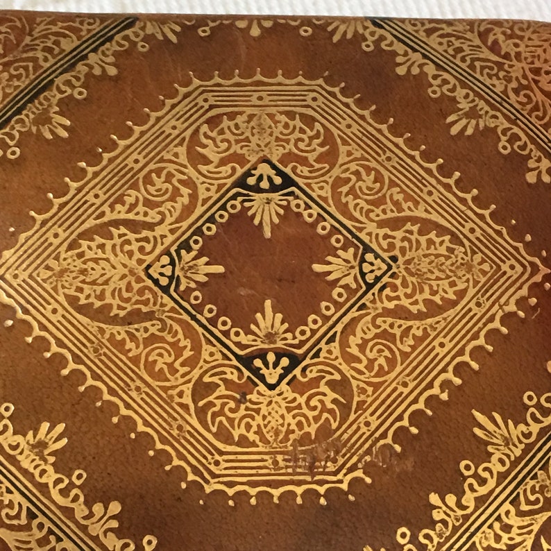 Vintage Leather Powder Compact. Gold Embossed Leather Powder - Etsy