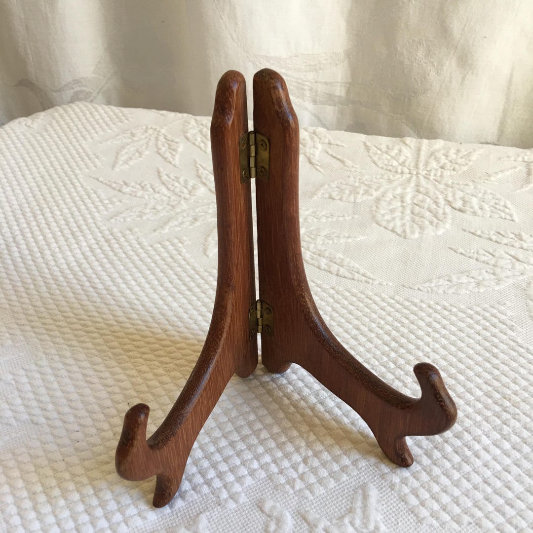 Vintage Wooden Picture Stand. Wood Grain Finish on Brown Picture Stand ...