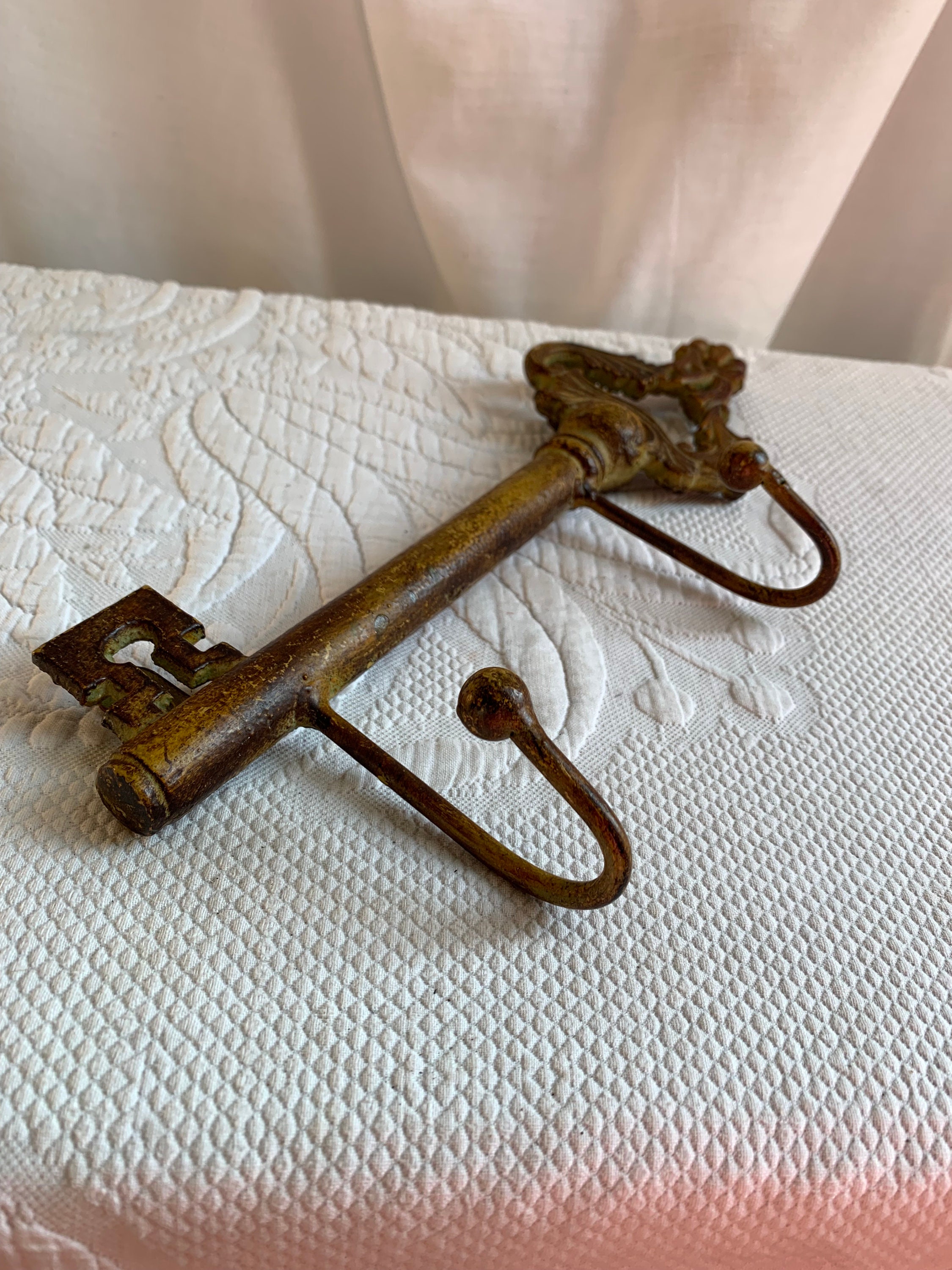 Vintage Large Key Wall Hooks for Multi-purpose. Gold Antiqued Painting ...