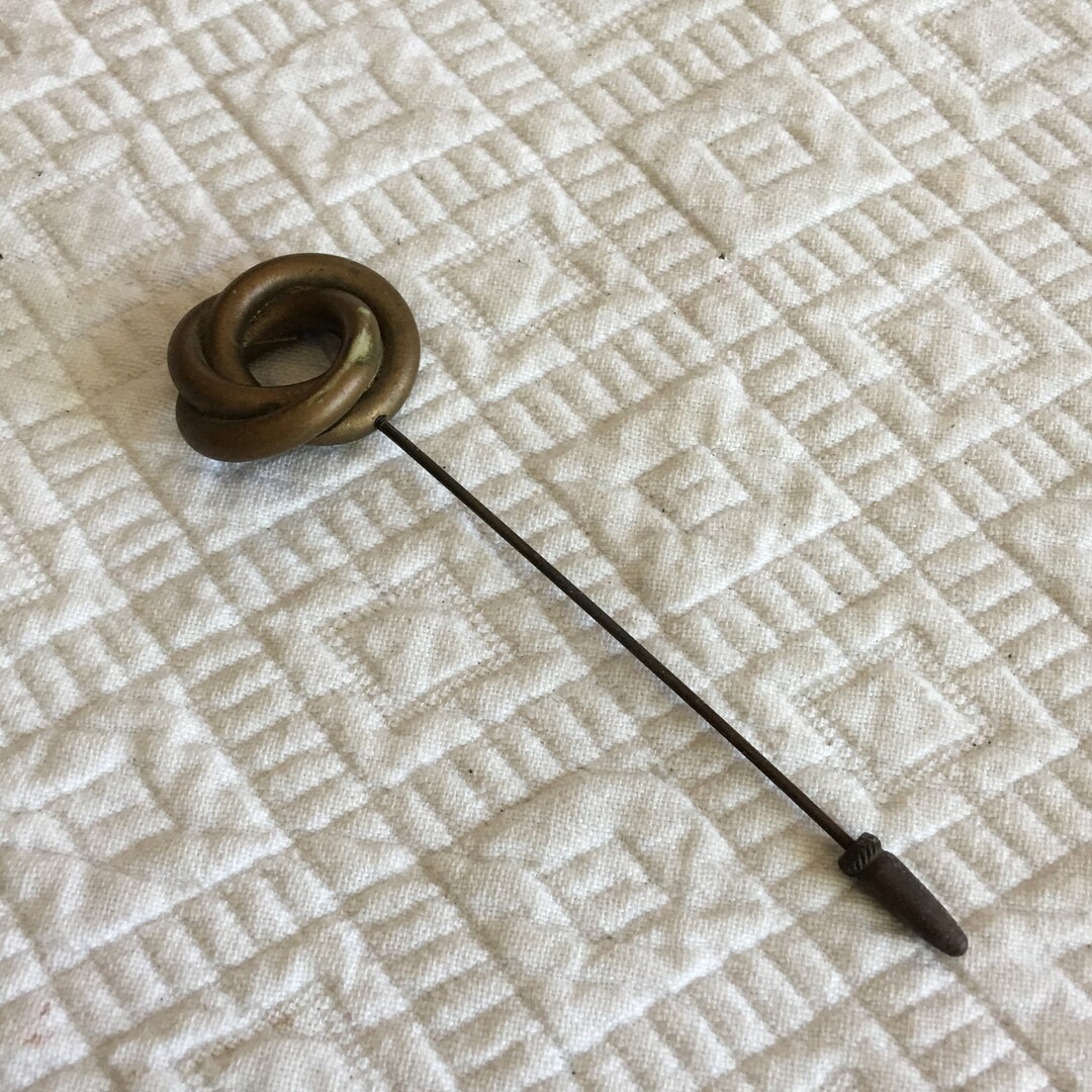 Vintage Art Deco Stick Pin. Dull Gold Tone Circular Design Long Stick ...