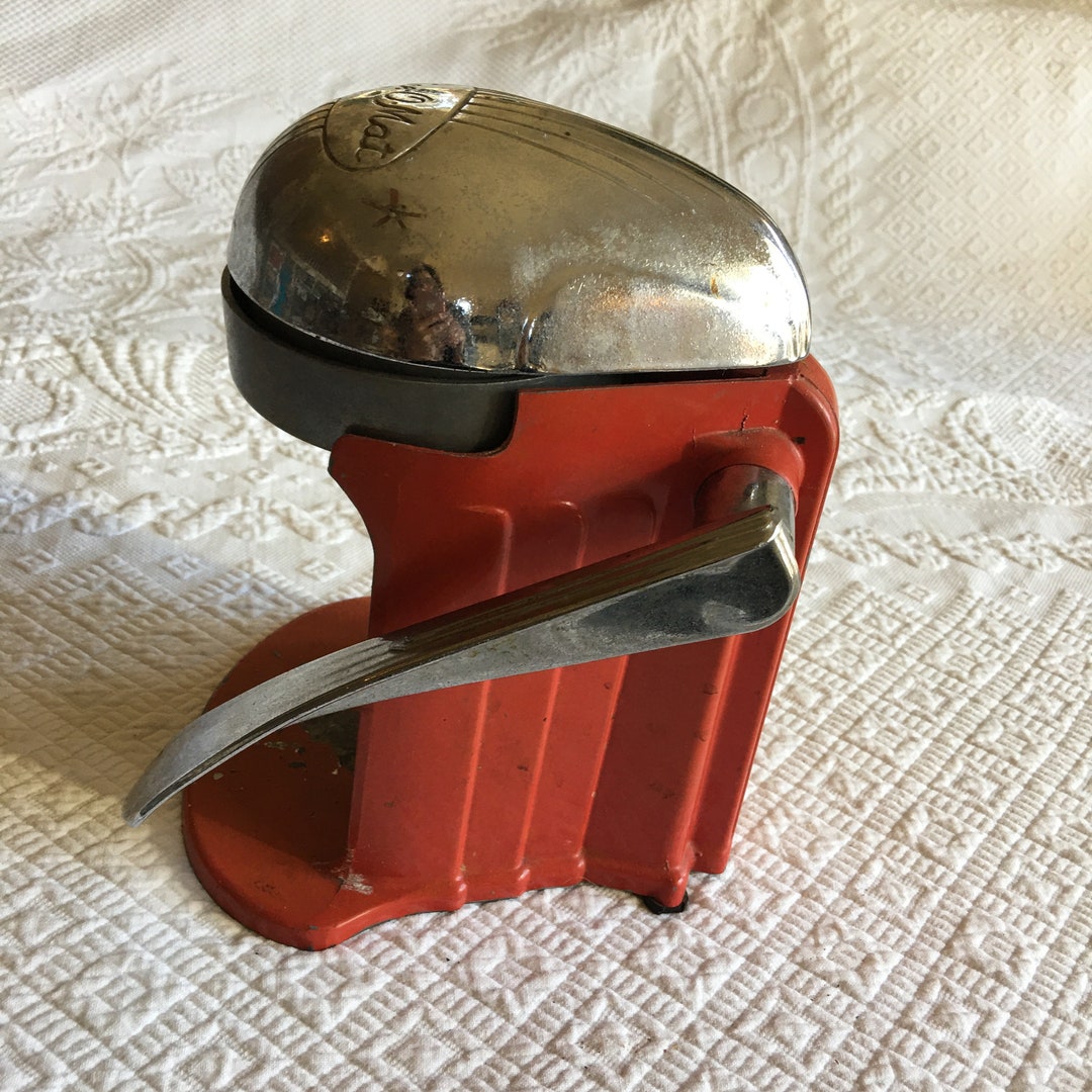 Vintage 1950s Red Juice O Mat Citrus Juicer. Hand Crank Juicer for ...