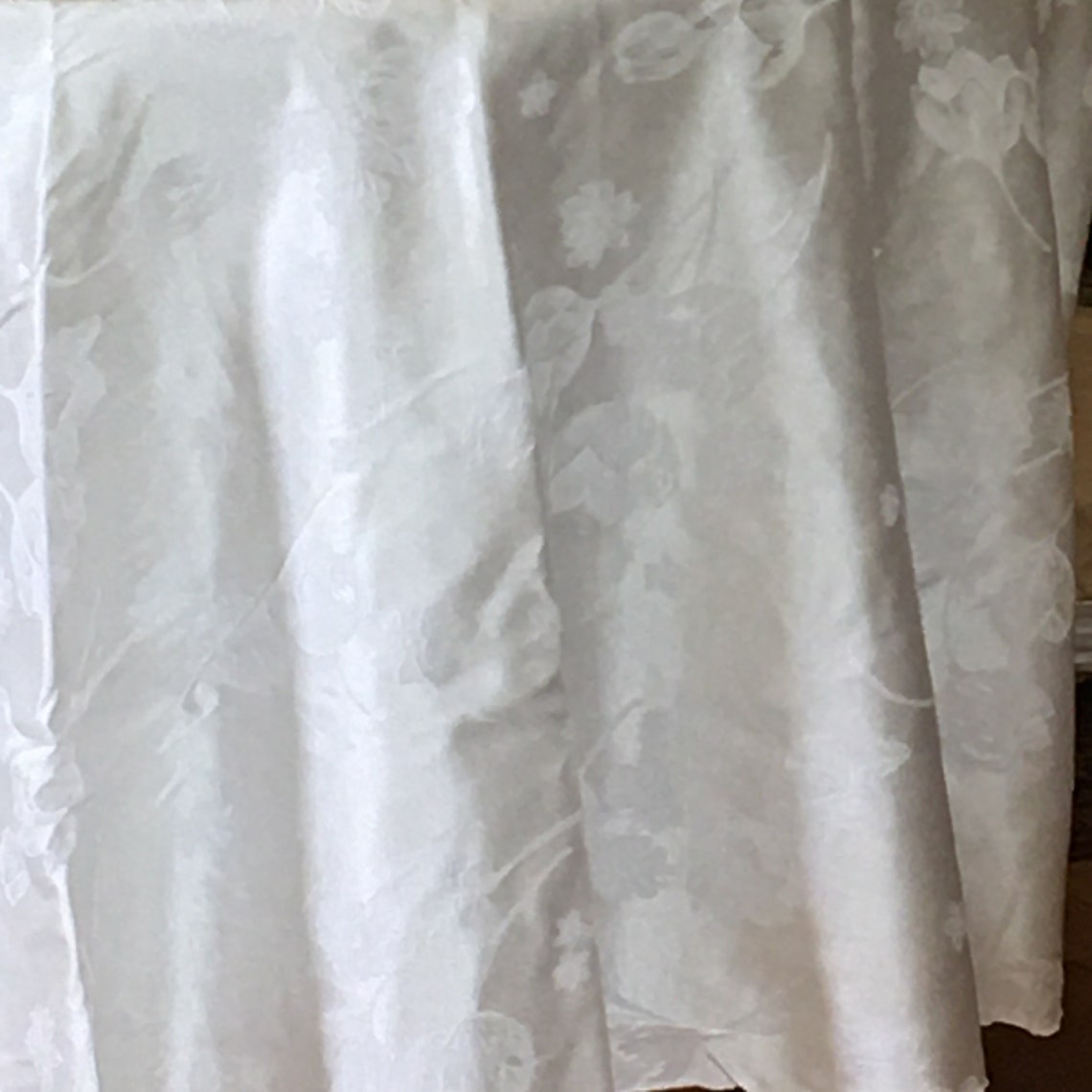 Vintage Creamy White Damask Round or Rectangle Tablecloth W/ Tulips ...